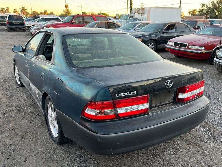 2001 Lexus ES 300 - Sierra Auction Management Inc