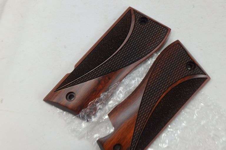 STAR MODEL BM PISTOL REPLACEMENT GRIPS - Sierra Tactical Auctions