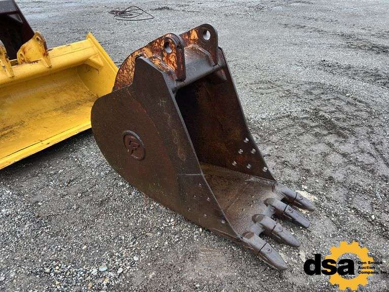 23” CF Excavator Bucket with Teeth - Don Smock Auction Company