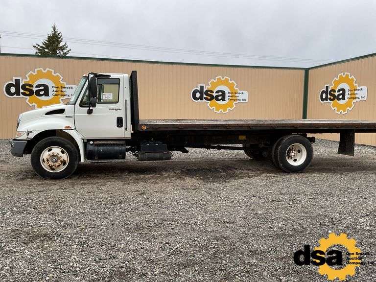 2009 International MA025 Flatbed Truck - Don Smock Auction Company
