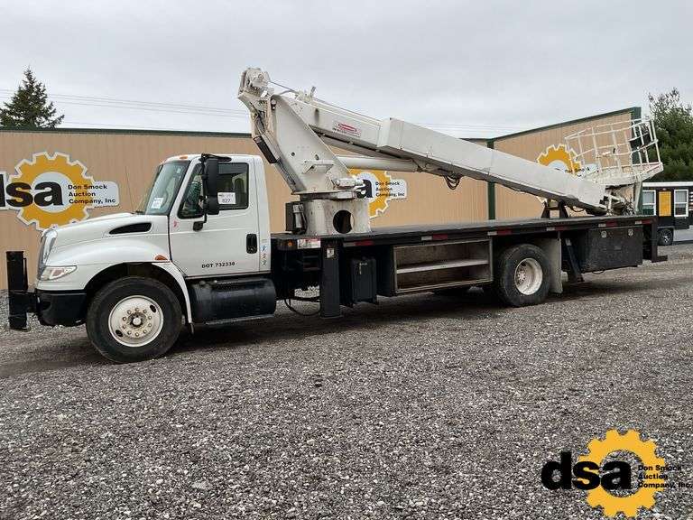 2007 International MA025 Boom Truck - Don Smock Auction Company