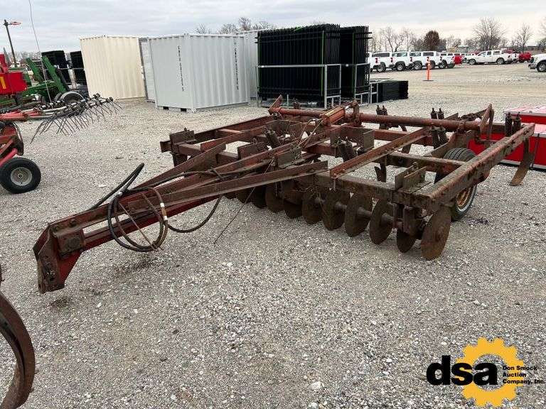 International Hydraulic Disk Plow - Don Smock Auction Company