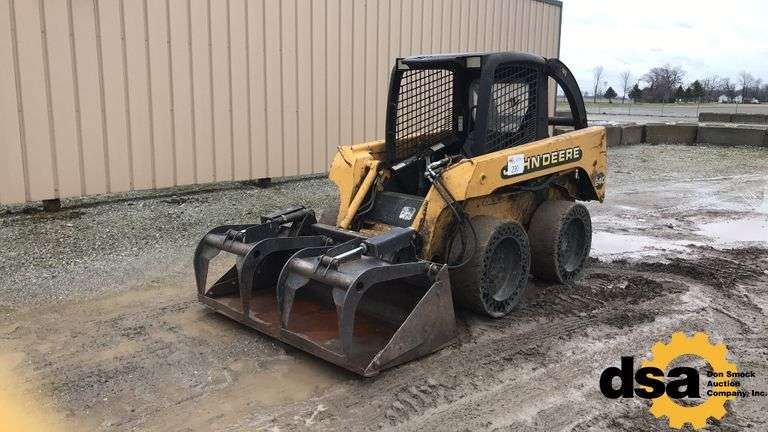 John Deere 240 Skid Loader, - Don Smock Auction Company