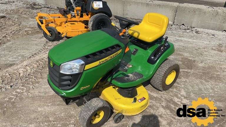 John Deere D100 Riding Lawn Mower, - Don Smock Auction Company