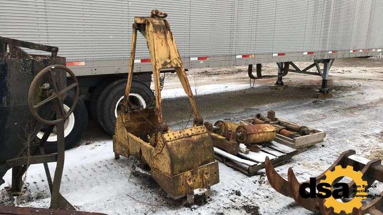 Clamshell Crane Bucket - Don Smock Auction Company