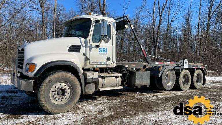 2005 Mack CV713 Granite Roll Off, - Don Smock Auction Company
