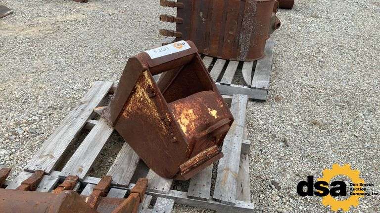 12" Wain Ray Bucket with Teeth - Don Smock Auction Company