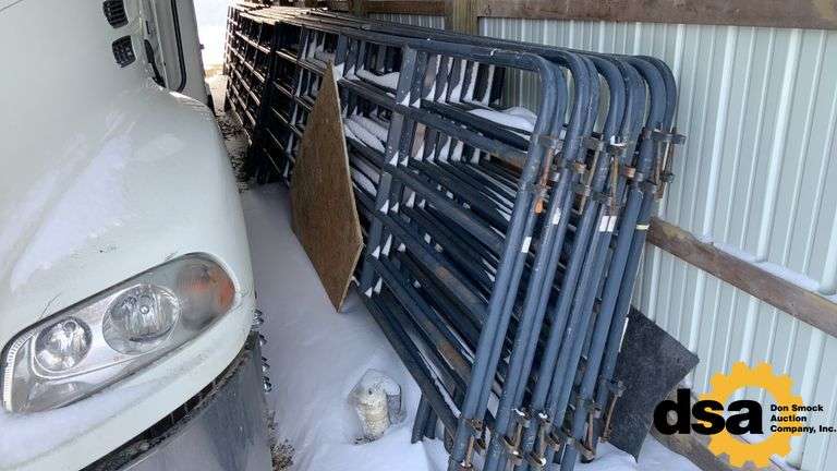 (10) Round Pin Panels, - Don Smock Auction Company