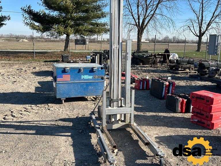 758T Jack Lift - Don Smock Auction Company