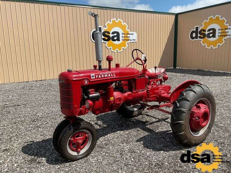 1946 Farmall B Row Crop Ag Tractor - Don Smock Auction Company