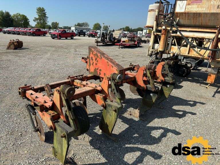 11’ Howard 4 Shank Ripper 3 Point Attachments - Don Smock Auction Company