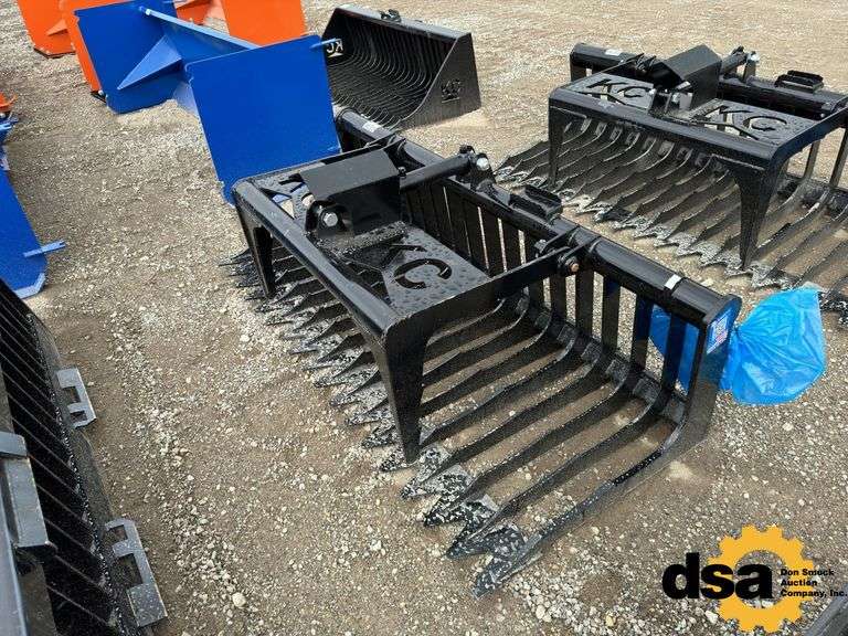 Unused 72" KC Skid Loader Clamp Bucket - Don Smock Auction Company