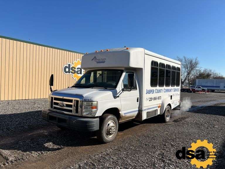 2010 Ford E350 School Bus - Don Smock Auction Company