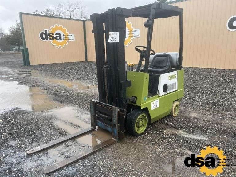 Clark GCS15 Forklift - Don Smock Auction Company