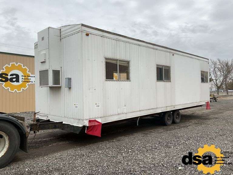 1990 White 27 10X30 Office Trailer - Don Smock Auction Company