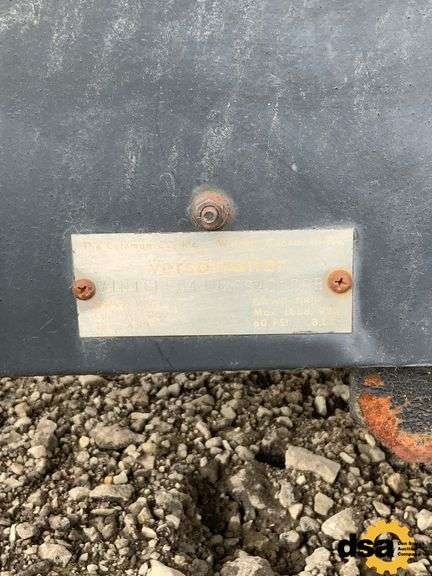 Coleman Versa Mini Camper Trailer - Don Smock Auction Company