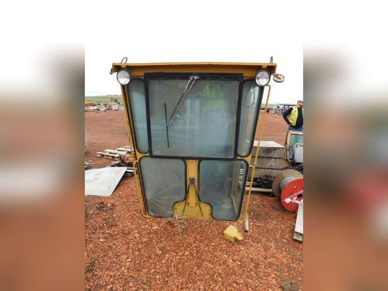 Motor Grader Cab - Smith Sales Co. Auctioneers