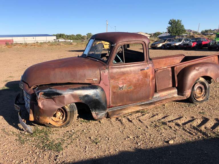 GMC 5 window Truck - Smith Sales Co. Auctioneers