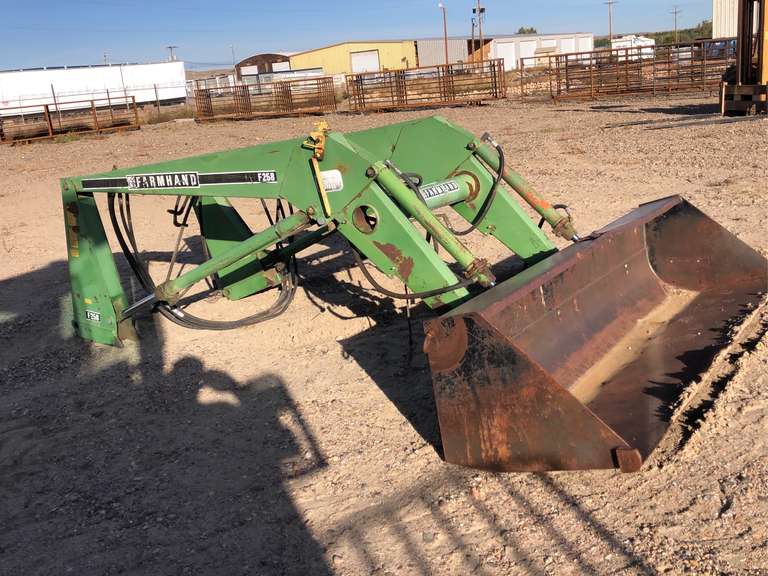 248 Farm Hand Loader - Smith Sales Co. Auctioneers