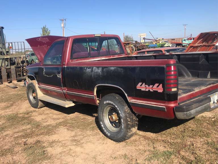Maroon Chevrolet 4x4 - Smith Sales Co. Auctioneers