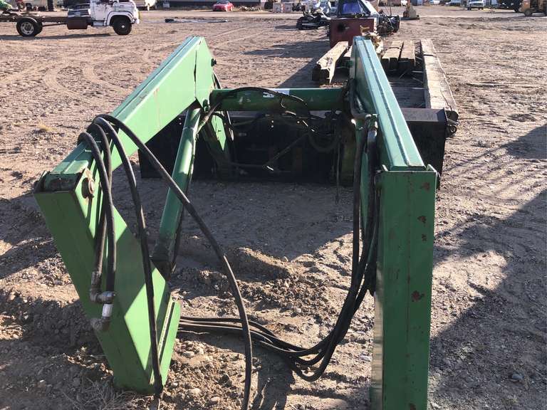 248 Farm Hand Loader - Smith Sales Co. Auctioneers