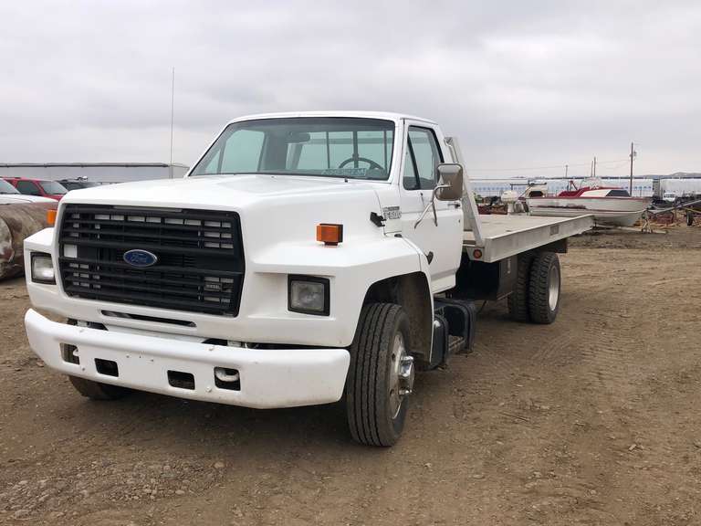 1991 Ford F600 Roll Back Truck - Smith Sales Co. Auctioneers