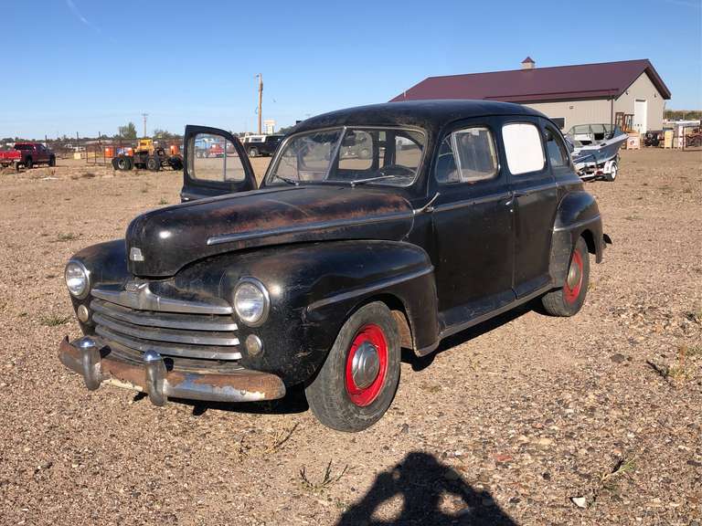1948 Ford 4 door - Smith Sales Co. Auctioneers