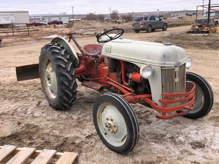 1948 Ford 8n - Smith Sales Co. Auctioneers