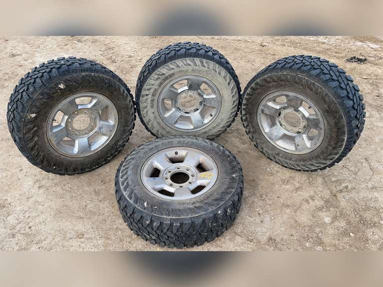 Dodge Truck 8 lug wheels - Smith Sales Co. Auctioneers