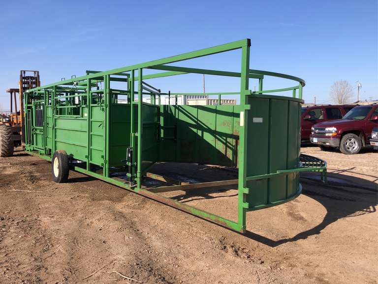Real Tuff Portable Tub, Alley & Cattle Chute - Smith Sales Co. Auctioneers