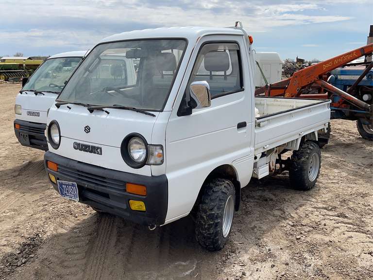 Suzuki Carry Mini Truck (blown engine) - Smith Sales Co. Auctioneers