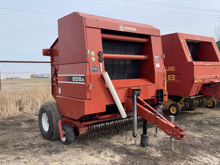 Hesston 856a Round Baler - Smith Sales Co. Auctioneers