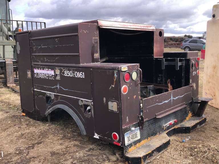 Stahl Service Body - Smith Sales Co. Auctioneers