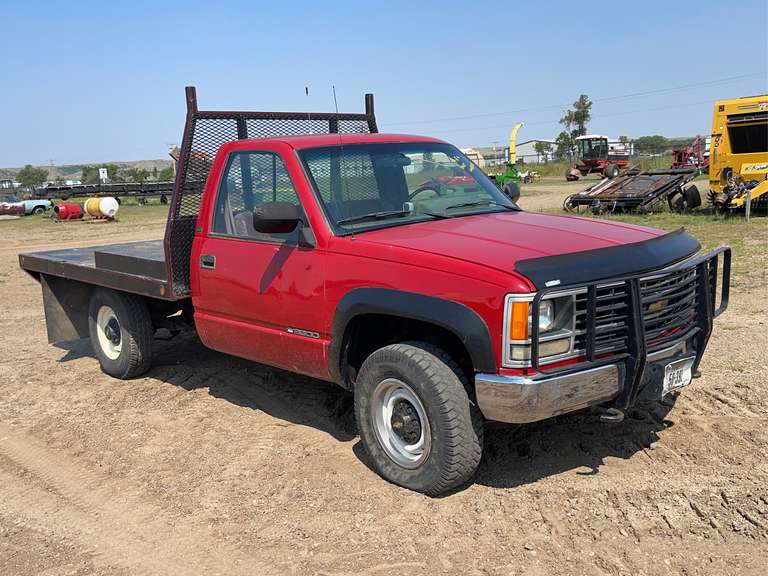 1988 Chevy K3500. 4x - Smith Sales Co. Auctioneers