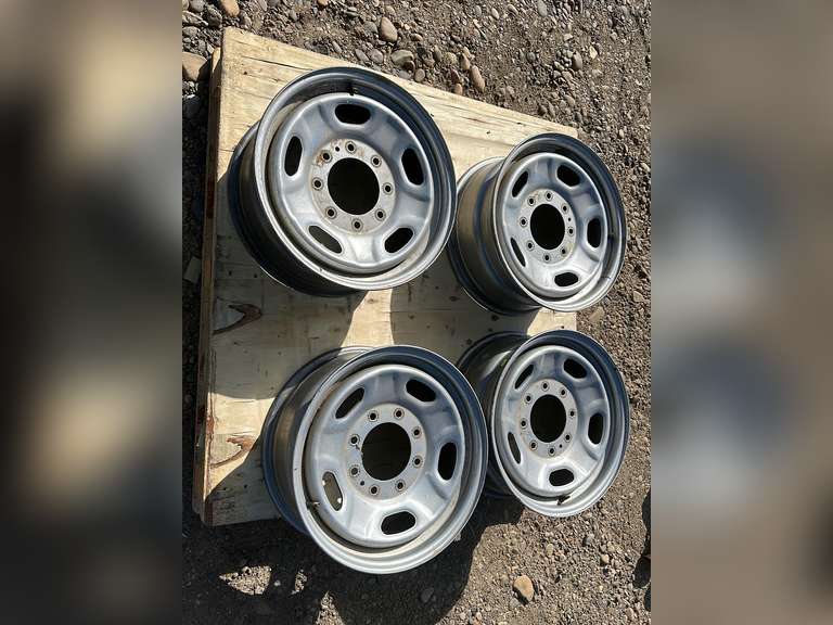 Ford 17 Inch 8 Lug Wheels - Smith Sales Co. Auctioneers