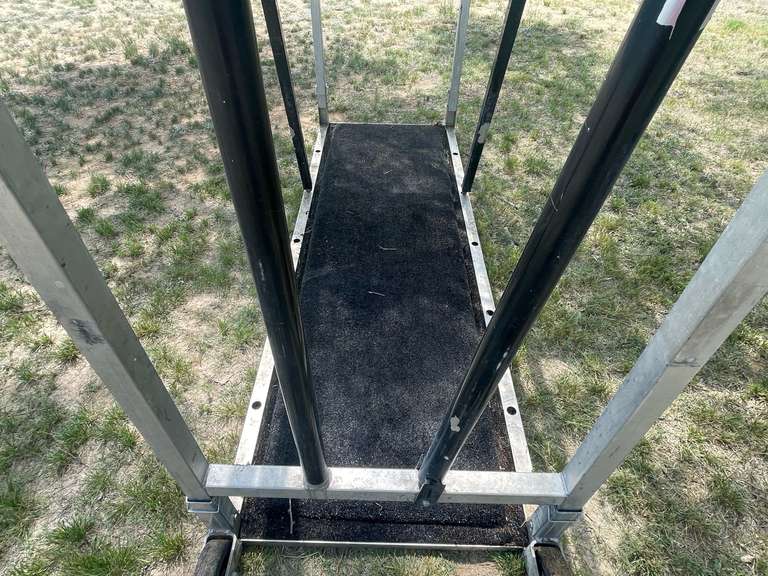 7'6" Sullivans Trimming Chute - StockShowAuctions.com