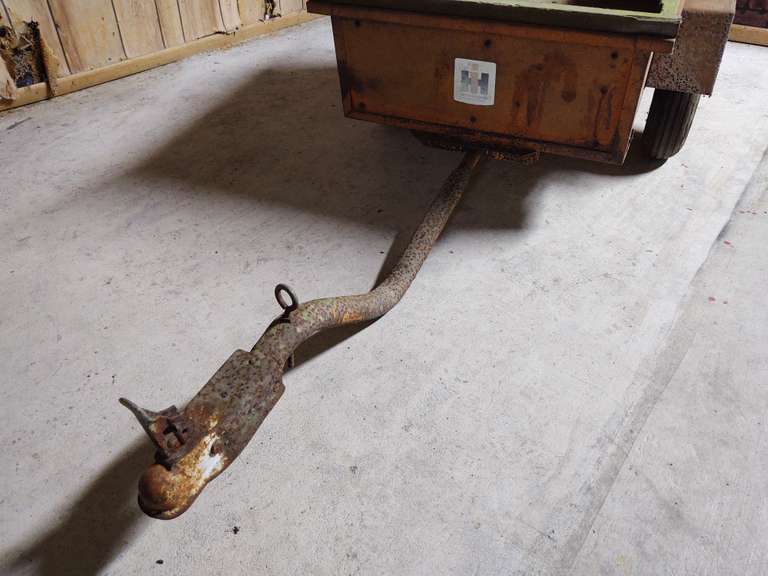 Vintage International Harvester utility trailer - South Auction