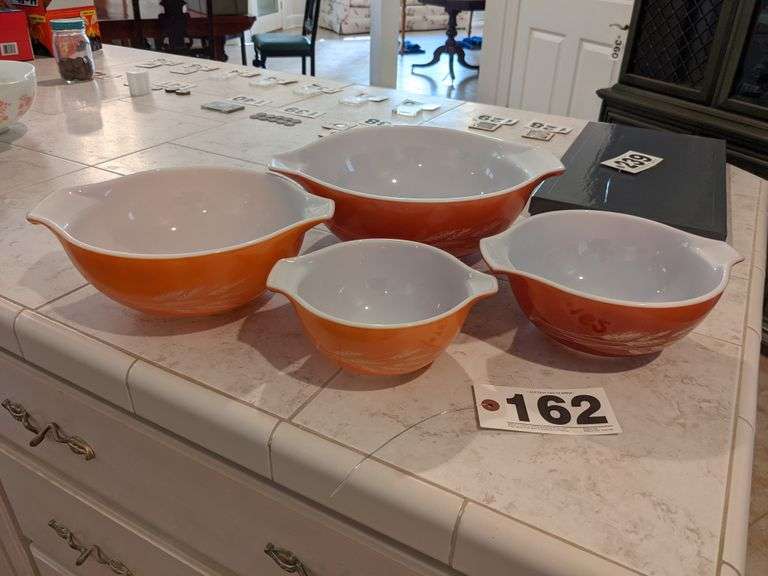 Lot of 4 Vintage Colored Pyrex Bowls - South Auction