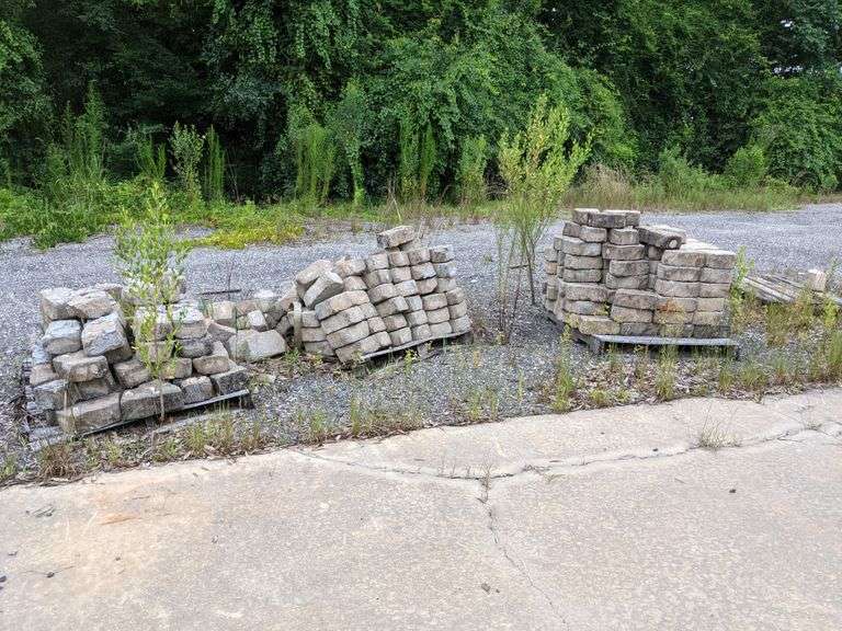 Bulk lot of miscellaneous concrete pavers/stones - South Auction