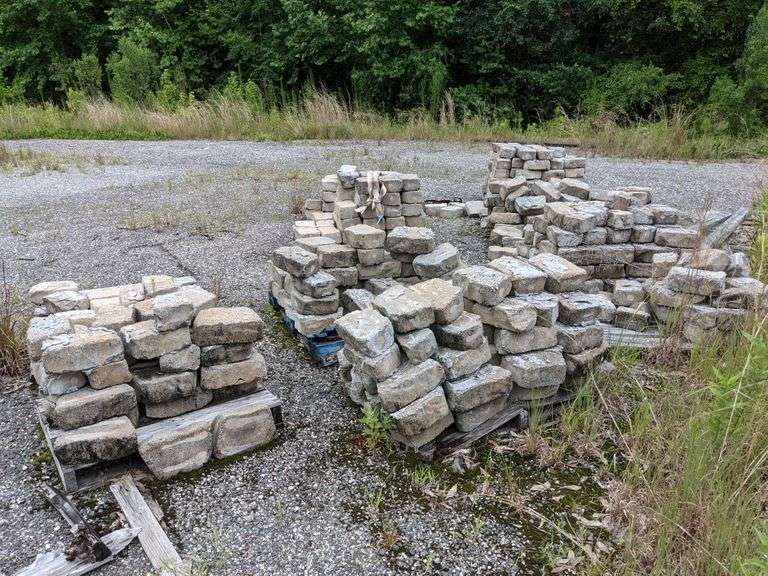 Bulk lot of miscellaneous concrete pavers/stones - South Auction