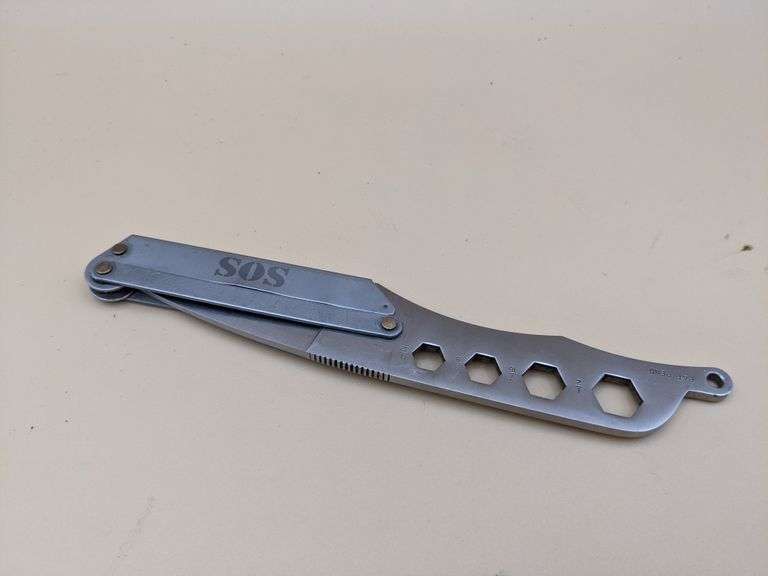 Discontinued Benchmark SOS Tactical Hunting Knife - South Auction