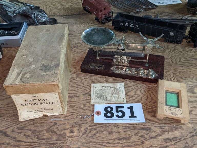 Vintage Eastman Kodak studio scale - South Auction