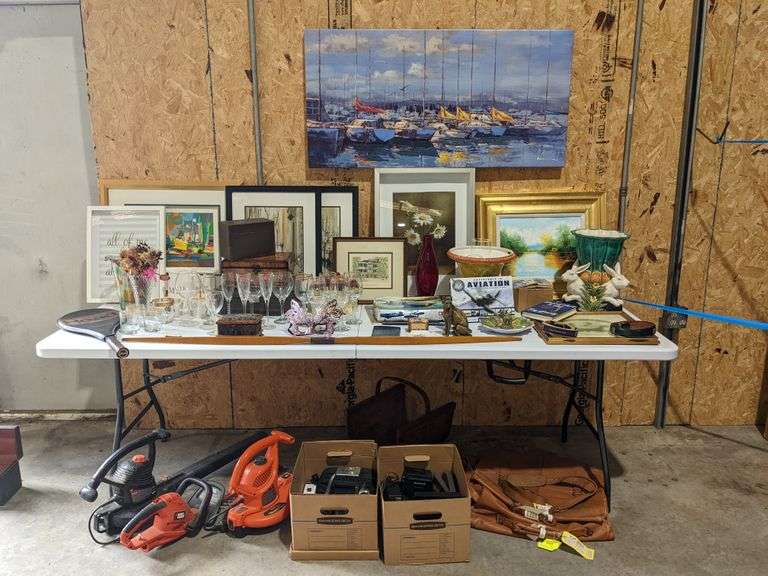 Bulk lot of interesting antiques, decor and more - South Auction