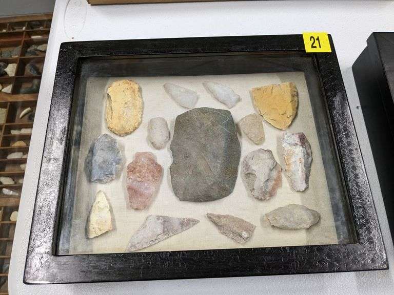 Native American Arrowheads in 9x11 display case - South Auction