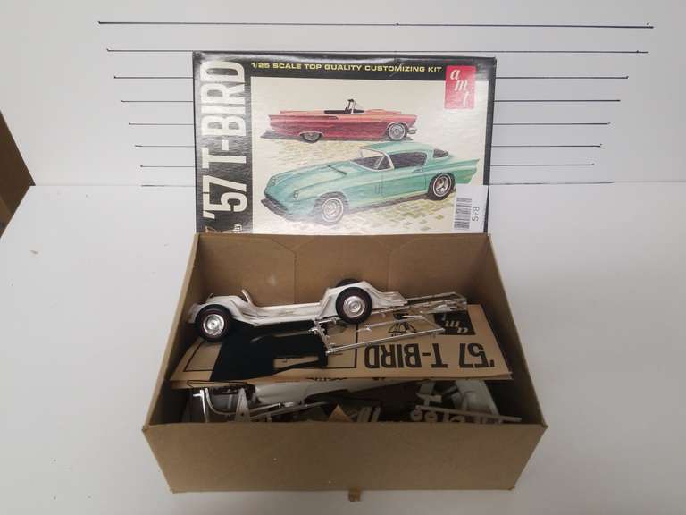 1957 T-bird model car kit - Trice Auctions