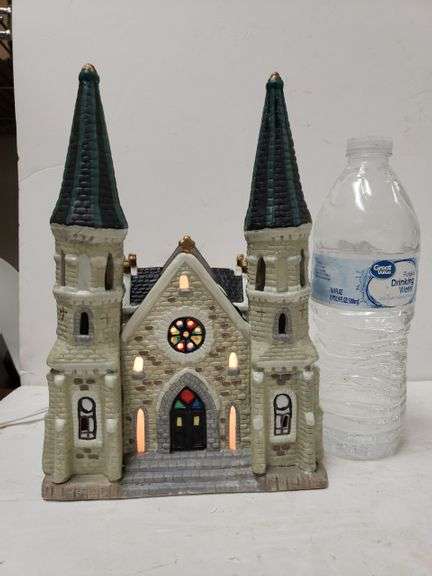 Victorian Series Porcelain Lighted House - Trice Auctions