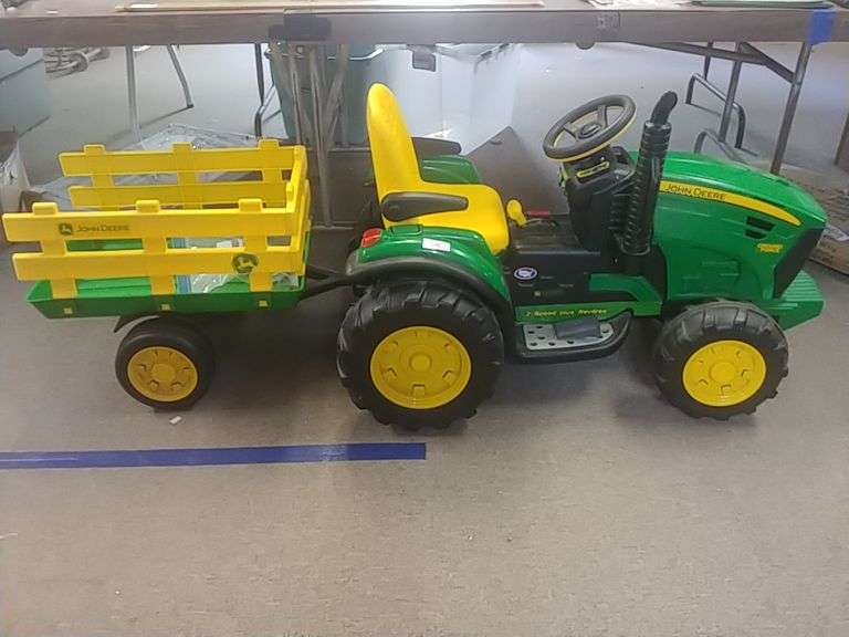 Battery Operated John Deere Tractor And Wagon - Trice Auctions