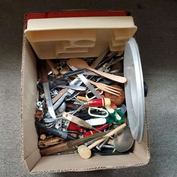 Box Of Misc Kitchen Utensils & Drawer Organizers - Trice Auctions