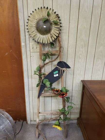 Primitive Ladder Decor W/crow & Sunflower - Trice Auctions