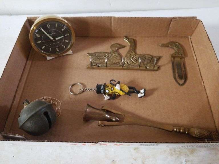 Brass Like Duck Hook, Mr Peanut Keychain & Others - Trice Auctions